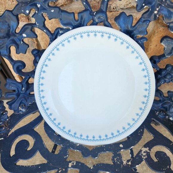 Corelle | Dining | Vintage Corelle Blue Snowflake Garland Dinner Plate ...